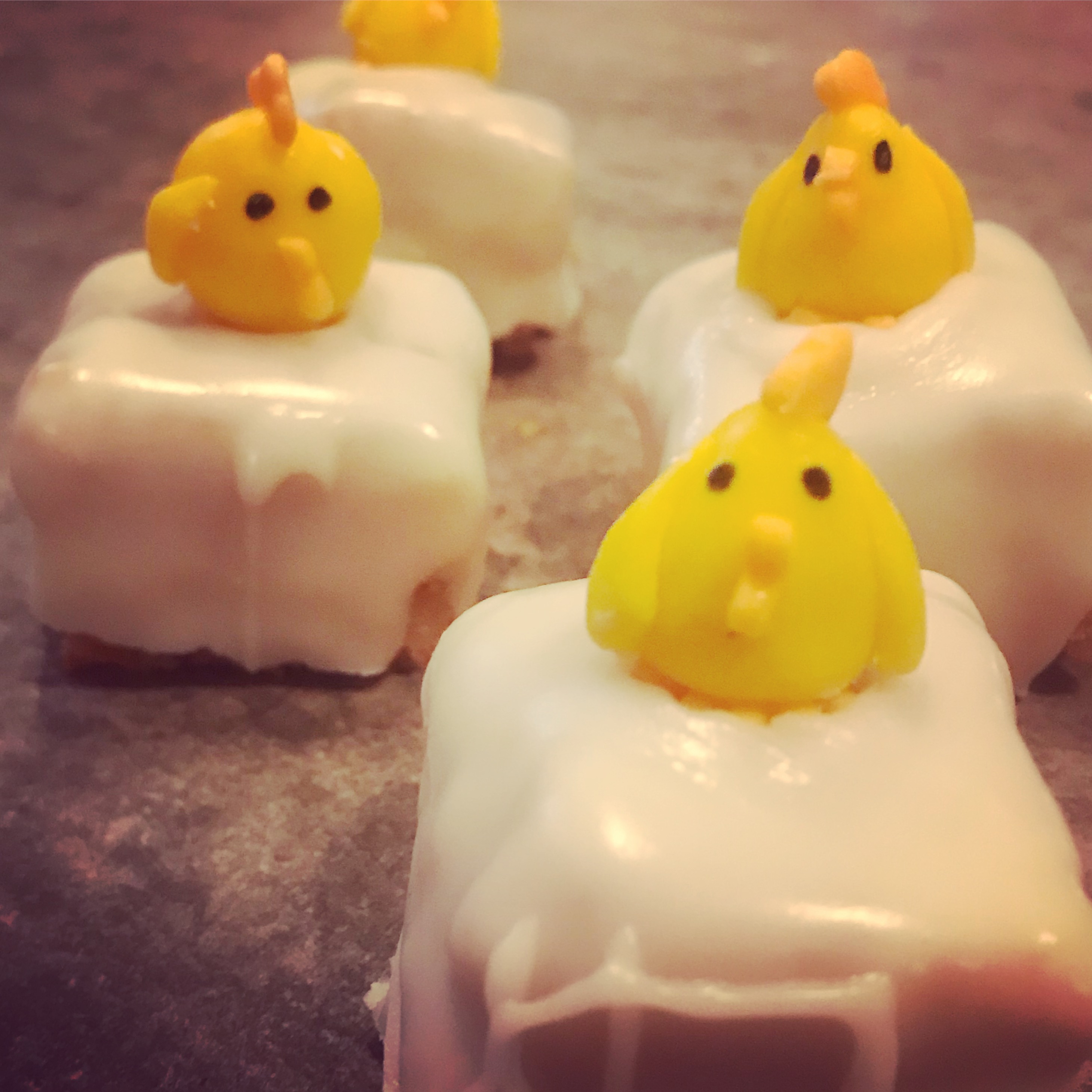 chickens: fondant ones – a goose and a gangster